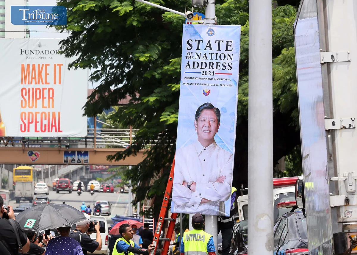 MMDA PUTS UP SONA TARP MMDA PUTS UP SONA TARP